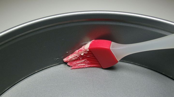 Backformen schneller und sparsamer einfetten | Frag Mutti