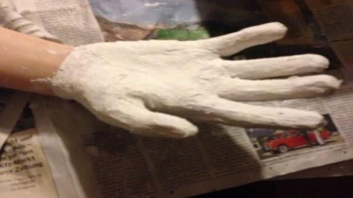 Gipshand selber machen | Frag Mutti