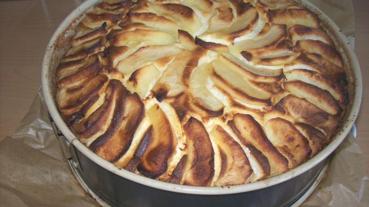 Käsekuchen mit Rum-Apfelschnitzen - Rezept | Frag Mutti Käsekuchen mit Rum-Apfelschnitzen - Rezept | Frag Mutti