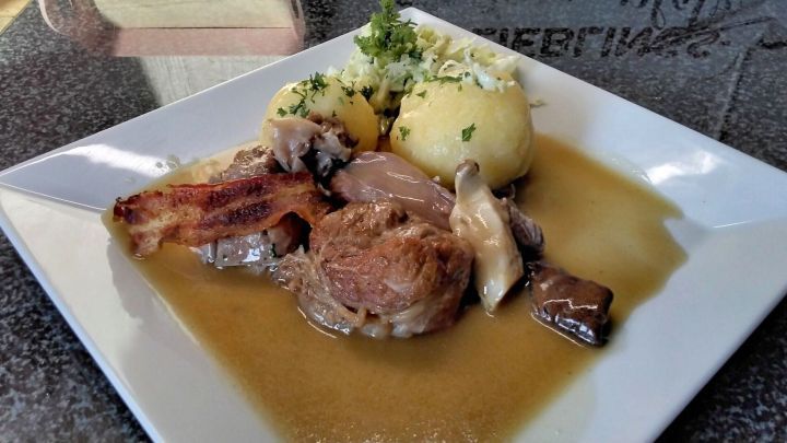 Kalbshaxe in Dunkler Biersoße - Rezept | Frag Mutti