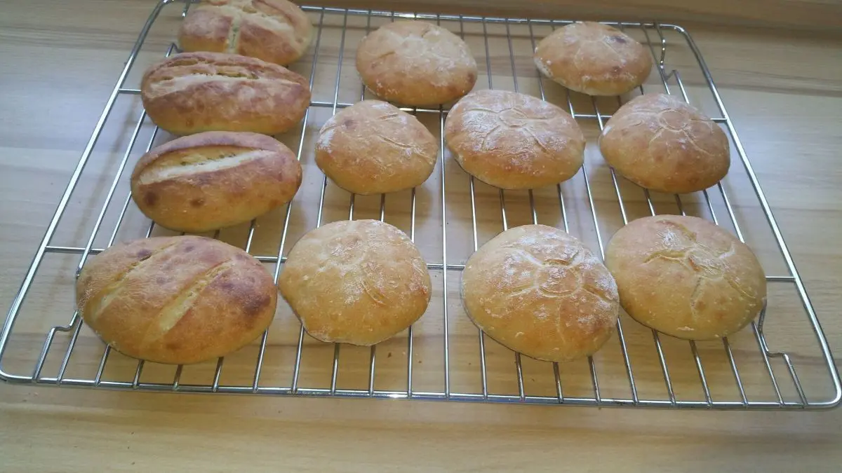 Weizenbrötchen mit wilder Hefe backen - Rezept | Frag Mutti