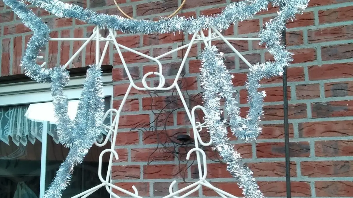 Weihnachtsdekoration: Engel aus Kleiderbügeln | Frag Mutti