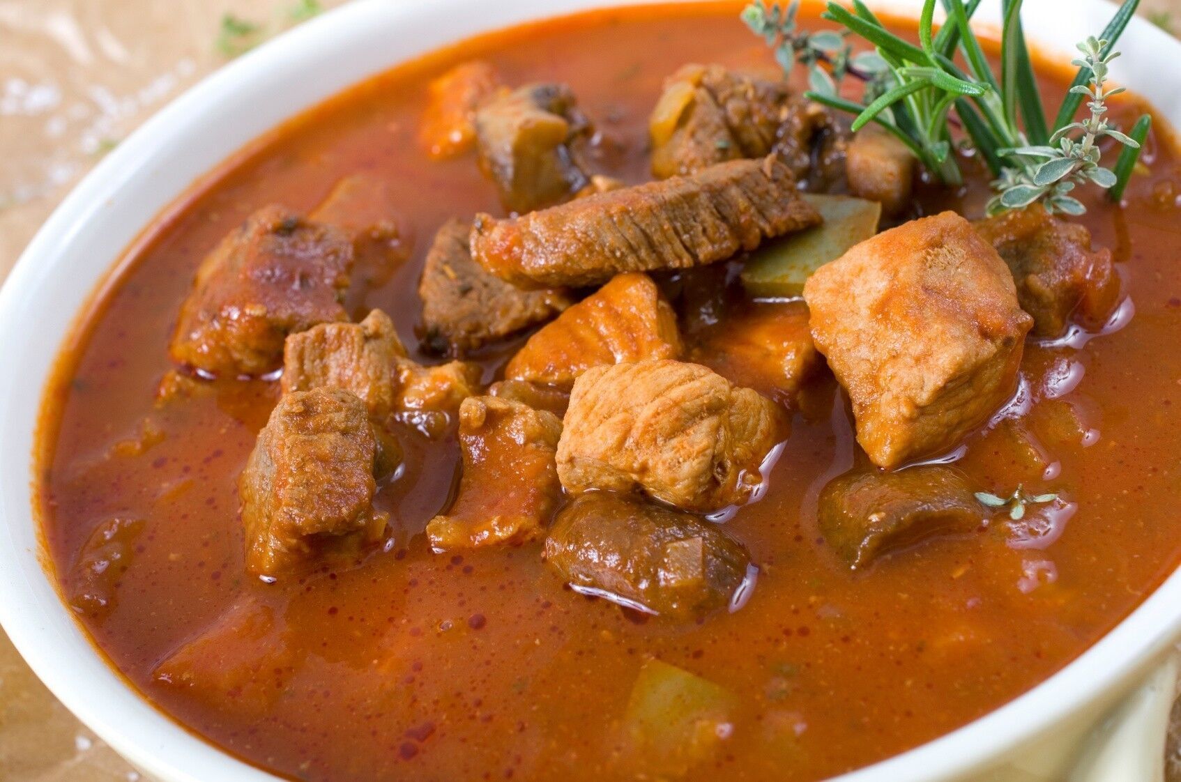 Rezept: Rindergulasch wie bei Oma | Frag Mutti