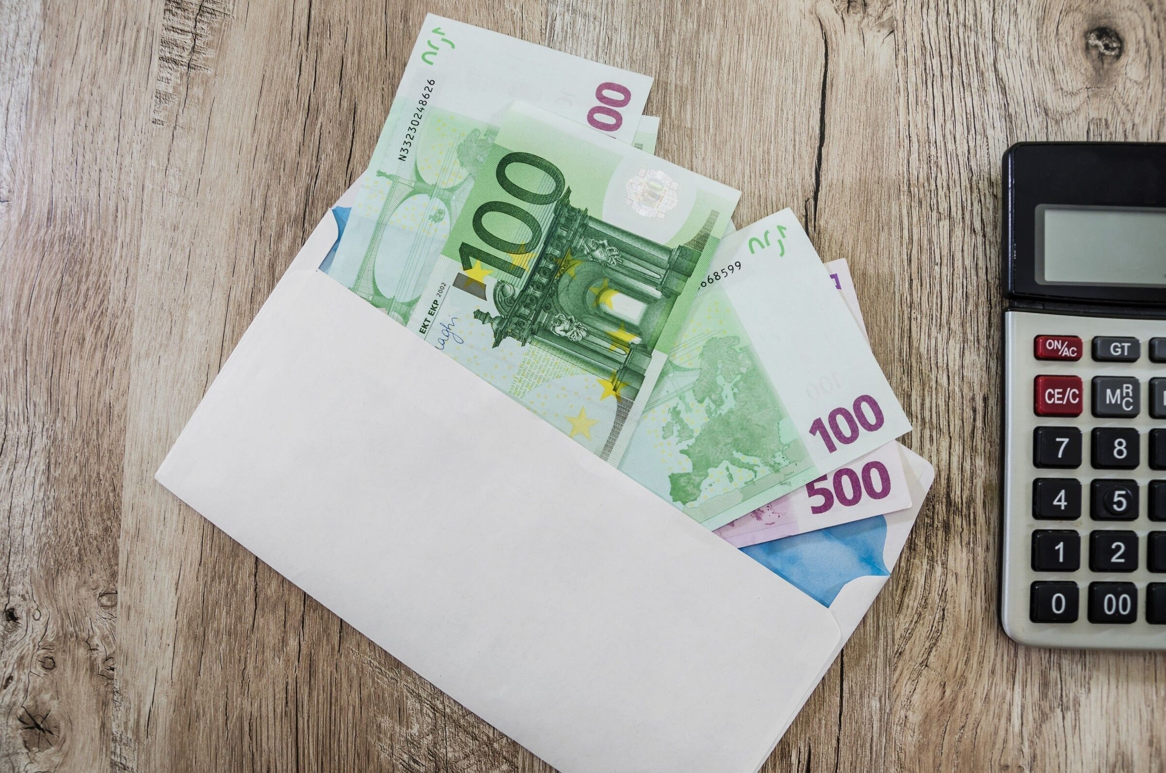 Cash-Stuffing-Anleitung: Sparen mit Umschlagmethode | Frag Mutti